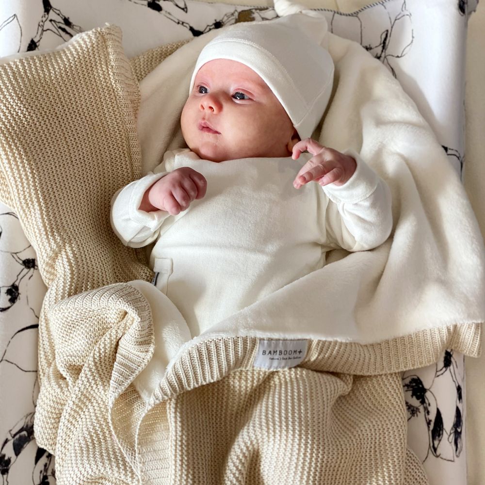 Hochwertige und besondere Babymöbel, Babybett und Wickelkommode mit ...