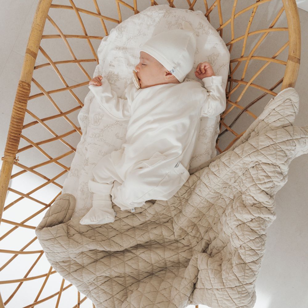 Hochwertige und besondere Babymöbel, Babybett und Wickelkommode mit ...