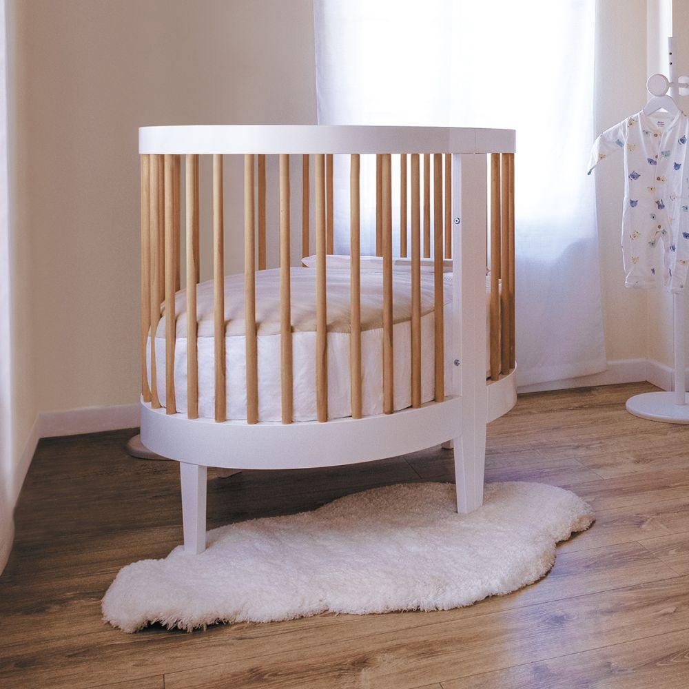 Hochwertige und besondere Babymöbel, Babybett und Wickelkommode mit ...