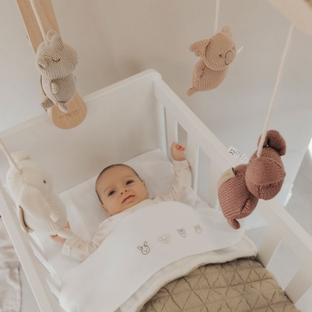 Hochwertige und besondere Babymöbel, Babybett und Wickelkommode mit ...